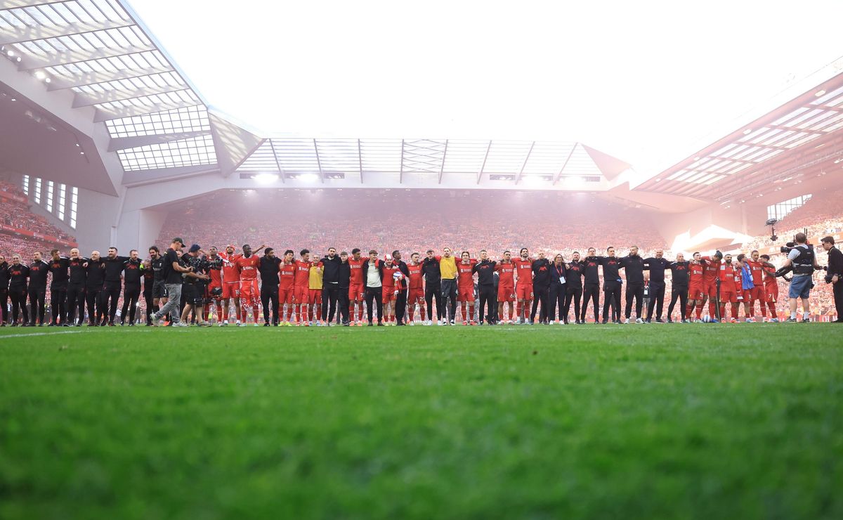 Chiesa e Outros Cinco Jogadores do Liverpool em Risco de Ficar sem ...