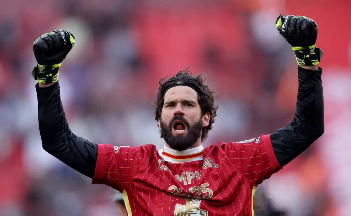 Alisson reafirma lealdade ao Liverpool e rejeita proposta do ...