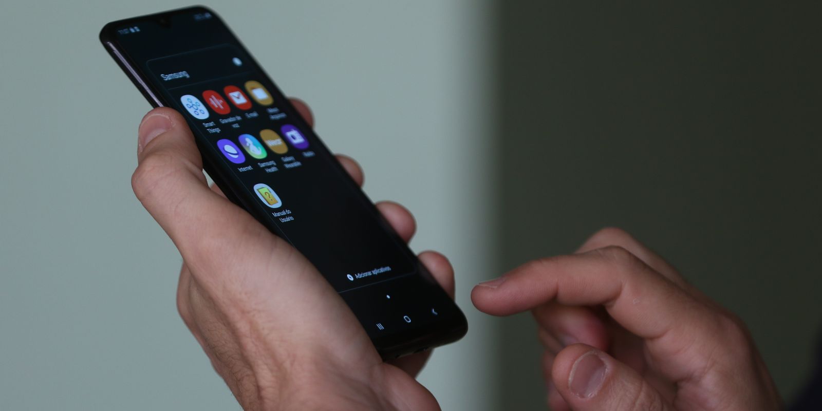 Restrição de celular aumenta foco de 80% dos alunos nas aulas - Globo ...