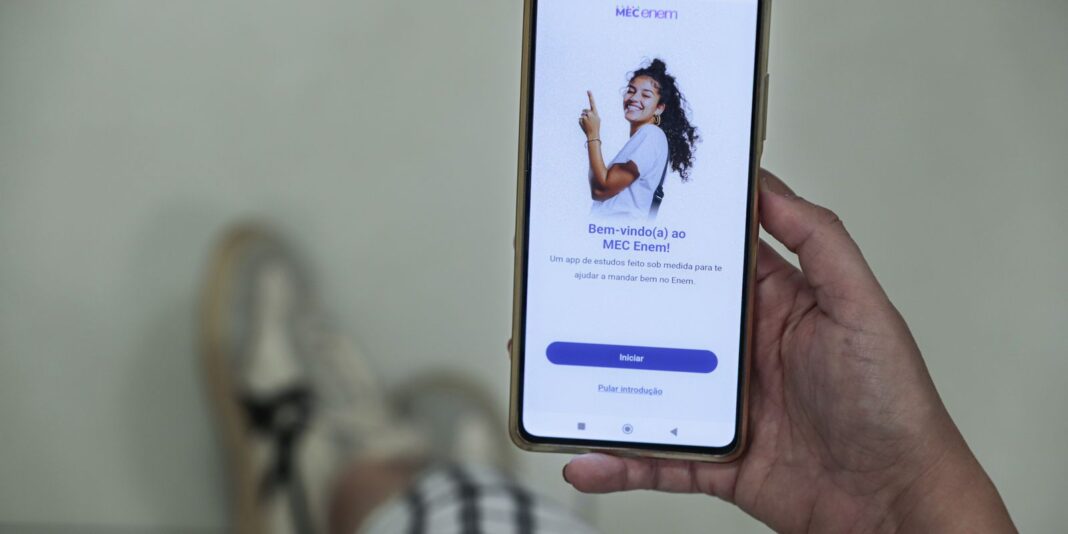 MEC lança app com simulados e correção de redações do Enem - Globo ...